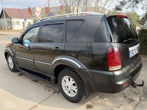 Black SsangYong Rexton 2004 in Kaunas, with an engine capacity of 2.70 L and mileage of 202 thousand km for 2550 €, photo 4 on AUTOMOTO.COM.LV