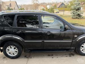 Black SsangYong Rexton 2004 in Kaunas, with an engine capacity of 2.70 L and mileage of 202 thousand km for 2550 €, photo 6 on AUTOMOTO.COM.LV