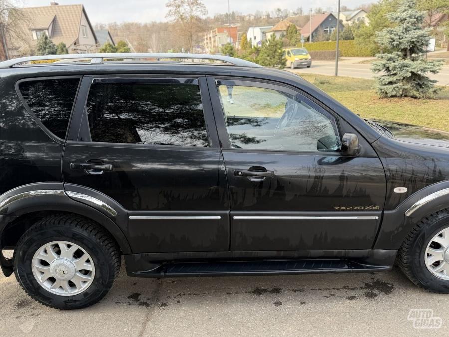 Black SsangYong Rexton 2004 in Kaunas, with an engine capacity of 2.70 L and mileage of 202 thousand km for 2550 €, photo 6 on AUTOMOTO.COM.LV
