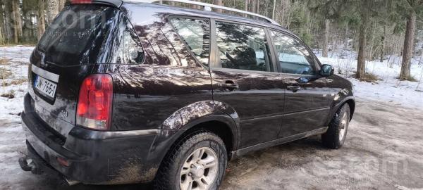 Black SsangYong Rexton 2004 in Rezekne, with an engine capacity of 2.70 L and mileage of 292 thousand km for 2300 €, photo 2 on AUTOMOTO.COM.LV