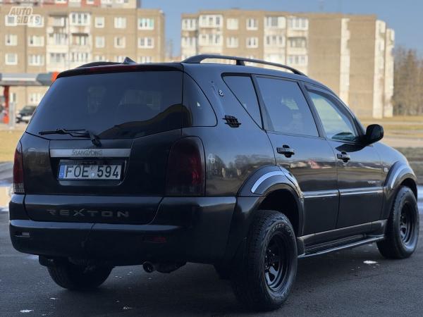 Melns SsangYong Rexton 2005 Kaišiadorys, ar dzinēja tilpumu 2.70 L un nobraukumu 324 tūkst. km par 1700 €, foto 4 vietnē AUTOMOTO.COM.LV