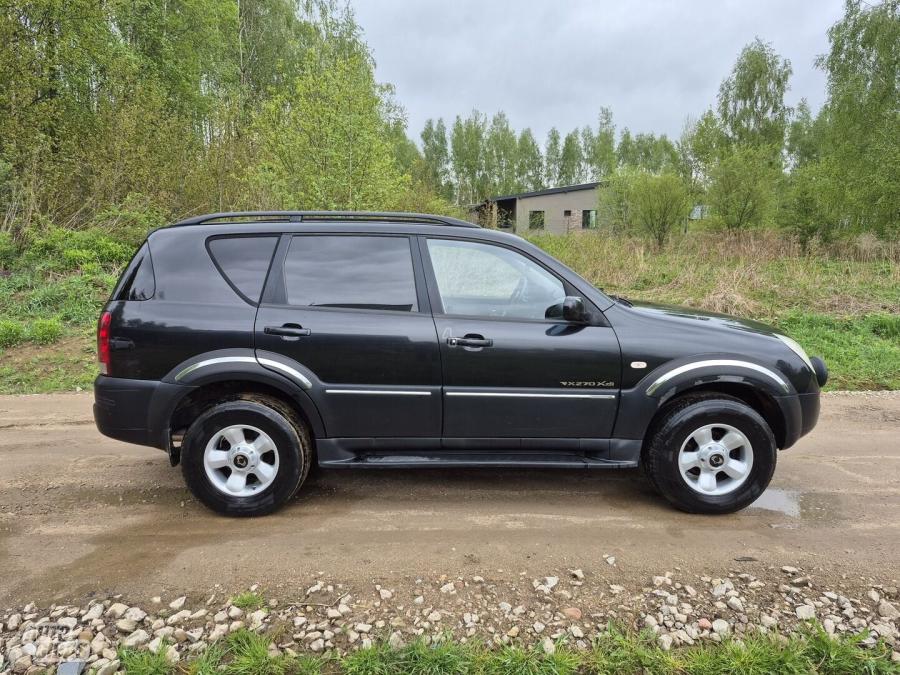 Black SsangYong Rexton 2005 in Vilnius, with an engine capacity of 2.70 L and mileage of 134 thousand km for 3000 €, photo 4 on AUTOMOTO.COM.LV