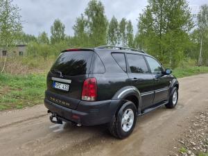 Black SsangYong Rexton 2005 in Vilnius, with an engine capacity of 2.70 L and mileage of 134 thousand km for 3000 €, photo 5 on AUTOMOTO.COM.LV