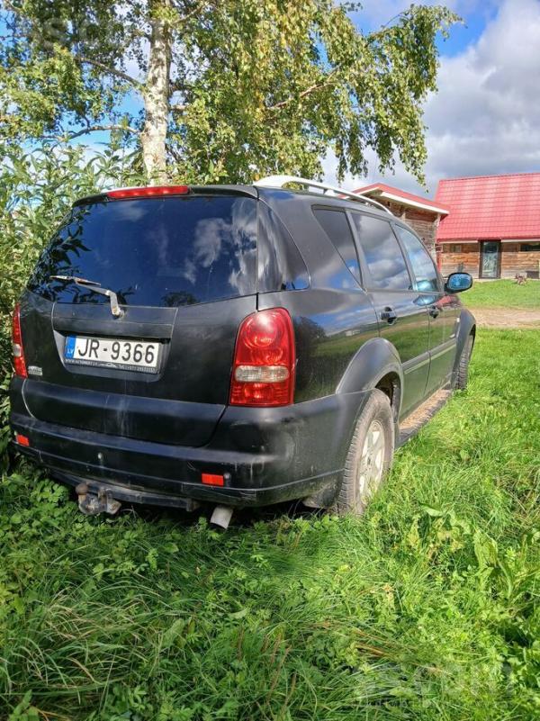 Black SsangYong Rexton 2006 in Jelgava, with an engine capacity of 2.70 L and mileage of 216 thousand km for 1200 €, photo 3 on AUTOMOTO.COM.LV