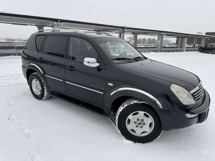 Melns SsangYong Rexton 2007 Viļņa, ar dzinēja tilpumu 2.70 L un nobraukumu 160 tūkst. km par 2999 €, foto 1 vietnē AUTOMOTO.COM.LV