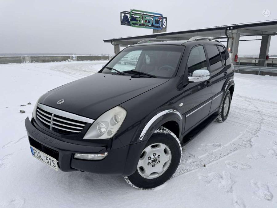Melns SsangYong Rexton 2007 Viļņa, ar dzinēja tilpumu 2.70 L un nobraukumu 160 tūkst. km par 2999 €, foto 4 vietnē AUTOMOTO.COM.LV