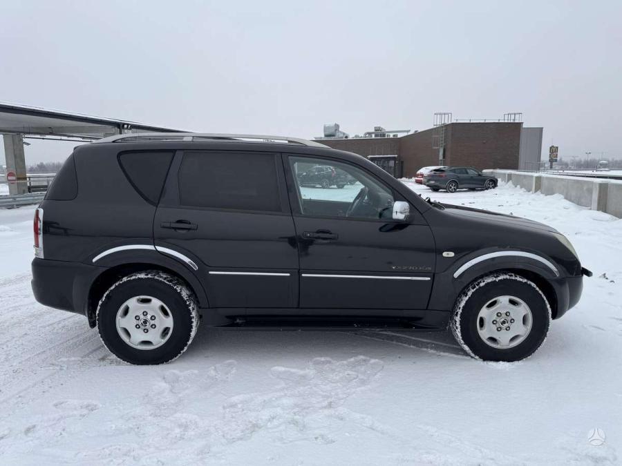Melns SsangYong Rexton 2007 Viļņa, ar dzinēja tilpumu 2.70 L un nobraukumu 160 tūkst. km par 2999 €, foto 13 vietnē AUTOMOTO.COM.LV