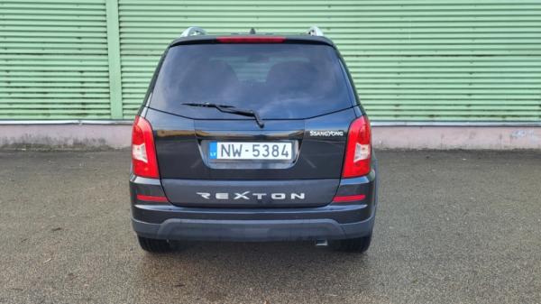 Melns SsangYong Rexton 2015 Rīga, ar dzinēja tilpumu 2.00 L un nobraukumu 234 tūkst. km par 6650 €, foto 3 vietnē AUTOMOTO.COM.LV