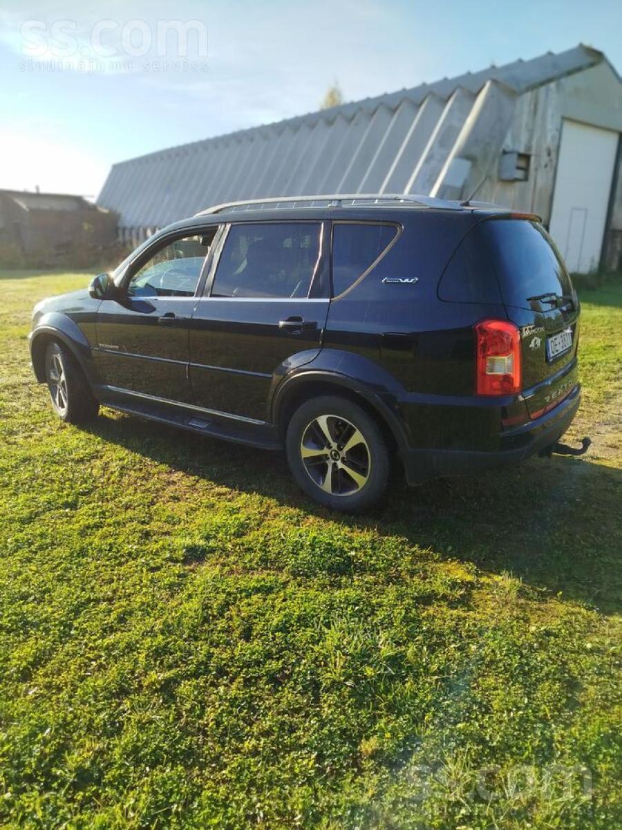 Black SsangYong Rexton 2015 in Ogre, with an engine capacity of 2.20 L and mileage of 170 thousand km for 8250 €, photo 3 on AUTOMOTO.COM.LV