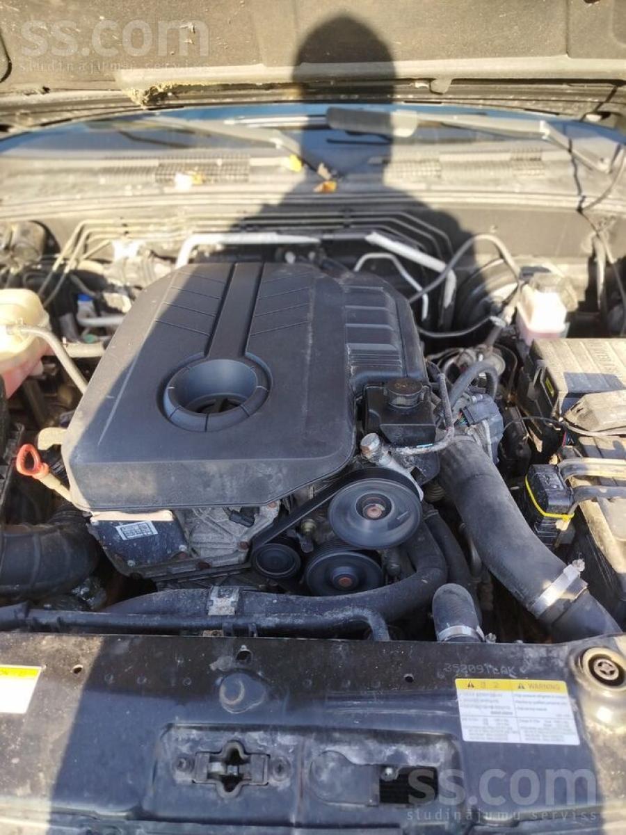 Black SsangYong Rexton 2015 in Ogre, with an engine capacity of 2.20 L and mileage of 170 thousand km for 8250 €, photo 5 on AUTOMOTO.COM.LV