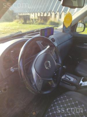 Black SsangYong Rexton 2015 in Ogre, with an engine capacity of 2.20 L and mileage of 170 thousand km for 8250 €, photo 6 on AUTOMOTO.COM.LV