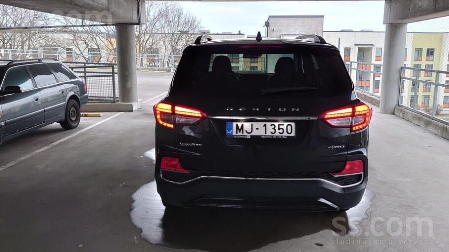 Black SsangYong Rexton 2019 in Riga, with an engine capacity of 2.20 L and mileage of 85 thousand km for 19000 €, photo 5 on AUTOMOTO.COM.LV