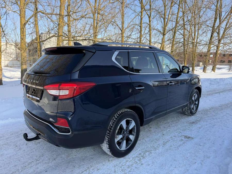 Blue SsangYong Rexton 2018 in Siauliai, with an engine capacity of 2.20 L and mileage of 209 thousand km for 12300 €, photo 2 on AUTOMOTO.COM.LV