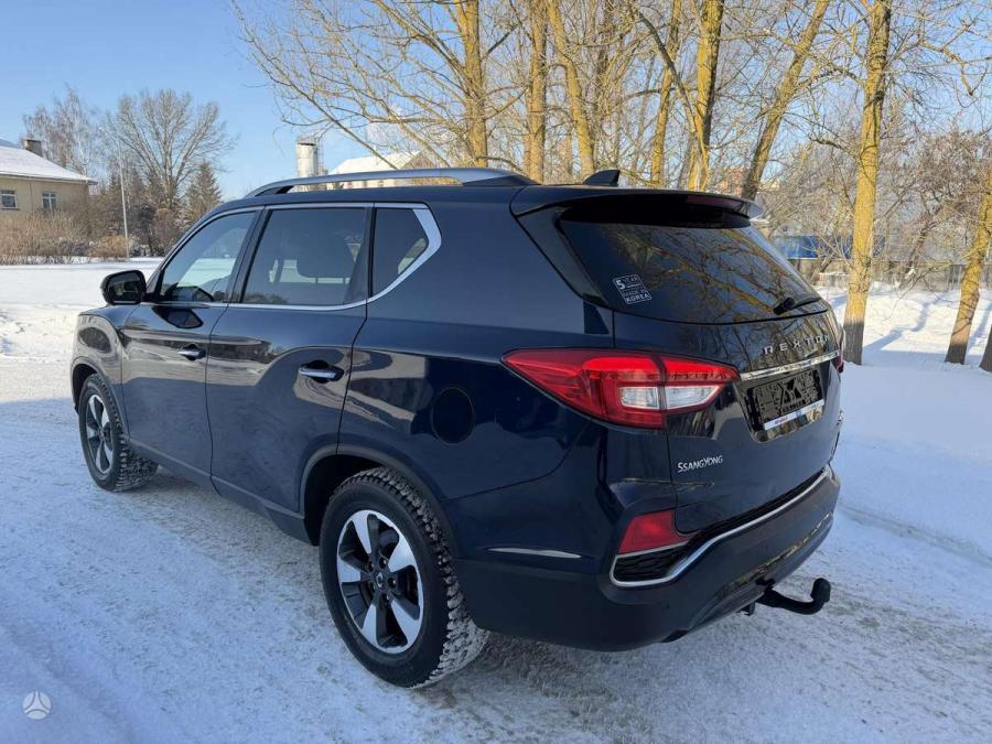 Blue SsangYong Rexton 2018 in Siauliai, with an engine capacity of 2.20 L and mileage of 209 thousand km for 12300 €, photo 4 on AUTOMOTO.COM.LV