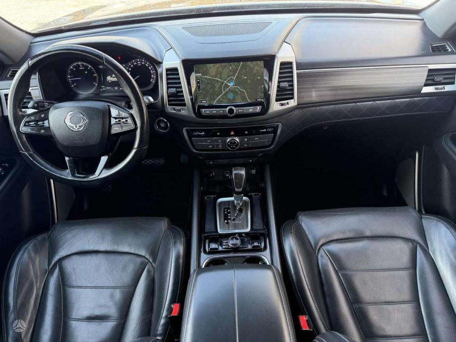 Blue SsangYong Rexton 2018 in Siauliai, with an engine capacity of 2.20 L and mileage of 209 thousand km for 12300 €, photo 10 on AUTOMOTO.COM.LV