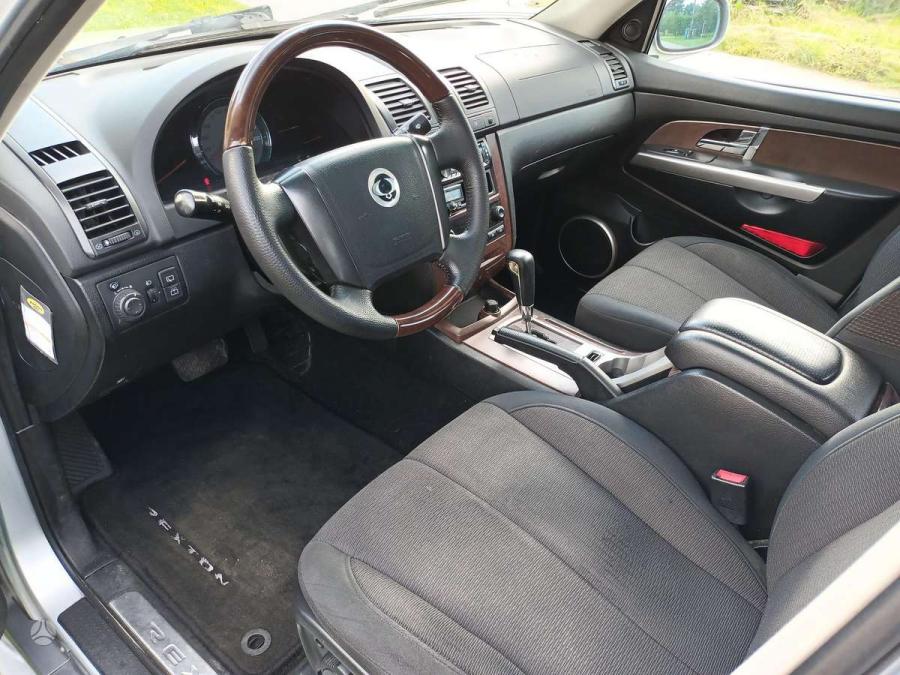 Pelēks SsangYong Rexton 2005 Kauņa, ar dzinēja tilpumu 2.70 L un nobraukumu 215 tūkst. km par 2600 €, foto 14 vietnē AUTOMOTO.COM.LV