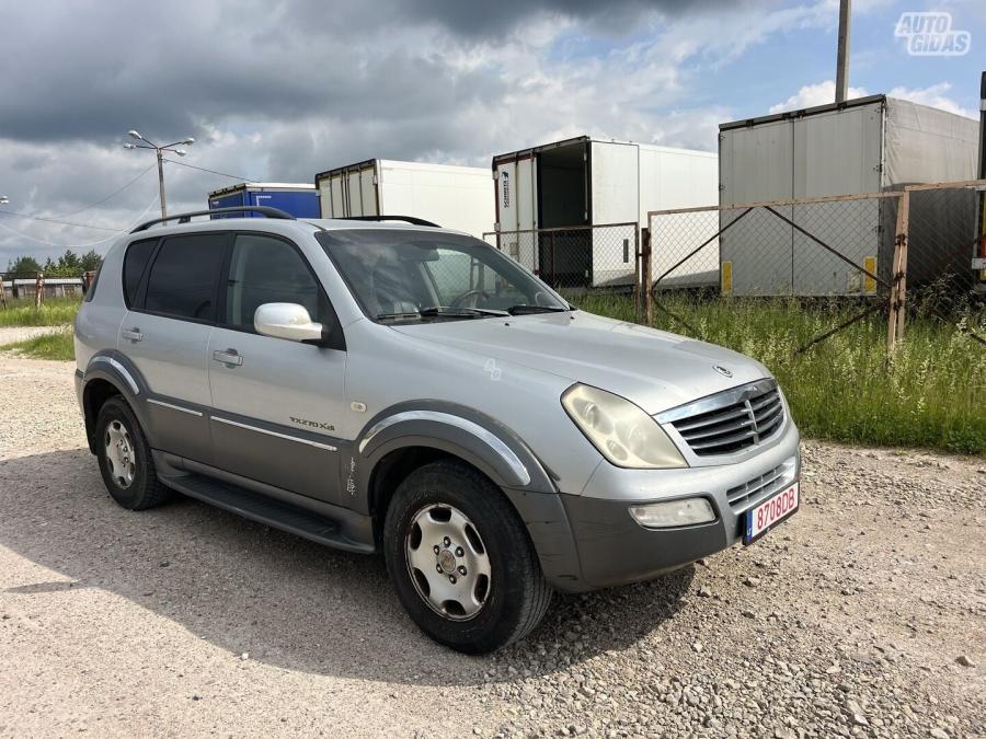 Pelēks SsangYong Rexton 2006 Viļņa, ar dzinēja tilpumu 2.70 L un nobraukumu 370 tūkst. km par 1750 €, foto 1 vietnē AUTOMOTO.COM.LV