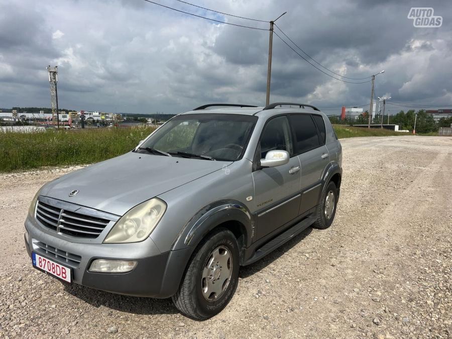 Pelēks SsangYong Rexton 2006 Viļņa, ar dzinēja tilpumu 2.70 L un nobraukumu 370 tūkst. km par 1750 €, foto 5 vietnē AUTOMOTO.COM.LV