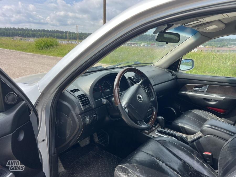 Pelēks SsangYong Rexton 2006 Viļņa, ar dzinēja tilpumu 2.70 L un nobraukumu 370 tūkst. km par 1750 €, foto 7 vietnē AUTOMOTO.COM.LV