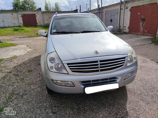 SsangYong Rexton 2006 in Utena on AUTOMOTO.COM.LV Grey SsangYong Rexton 2006 in Utena, with an engine capacity of 2.70 L and mileage of 142 thousand km for 1850 €, photo 5 on AUTOMOTO.COM.LV