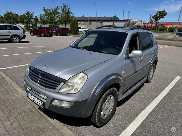 Grey SsangYong Rexton 2007 in Klaipeda, with an engine capacity of 2.70 L and mileage of 270 thousand km for 2450 €, photo 1 on AUTOMOTO.COM.LV