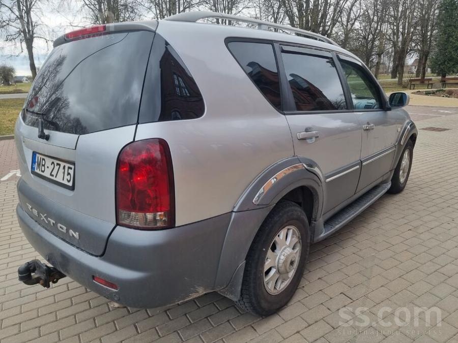 Pelēks SsangYong Rexton 2007 Rīga, ar dzinēja tilpumu 2.70 L un nobraukumu 185 tūkst. km par 2490 €, foto 3 vietnē AUTOMOTO.COM.LV