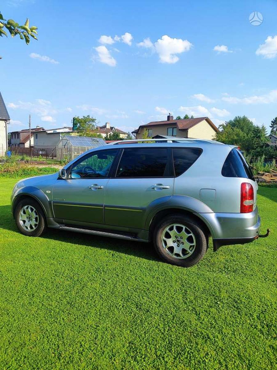 Pelēks SsangYong Rexton 2007 Kauņa, ar dzinēja tilpumu 2.70 L un nobraukumu 263 tūkst. km par 3200 €, foto 3 vietnē AUTOMOTO.COM.LV