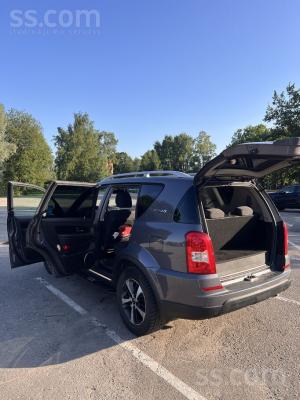 Grey SsangYong Rexton 2016 in Riga, with an engine capacity of 2.00 L and mileage of 16 thousand km for 8000 €, photo 6 on AUTOMOTO.COM.LV