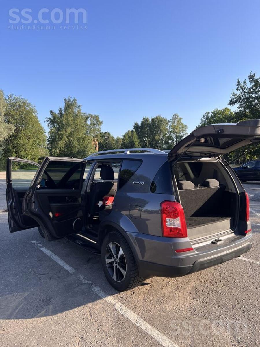 Grey SsangYong Rexton 2016 in Riga, with an engine capacity of 2.00 L and mileage of 16 thousand km for 8000 €, photo 6 on AUTOMOTO.COM.LV