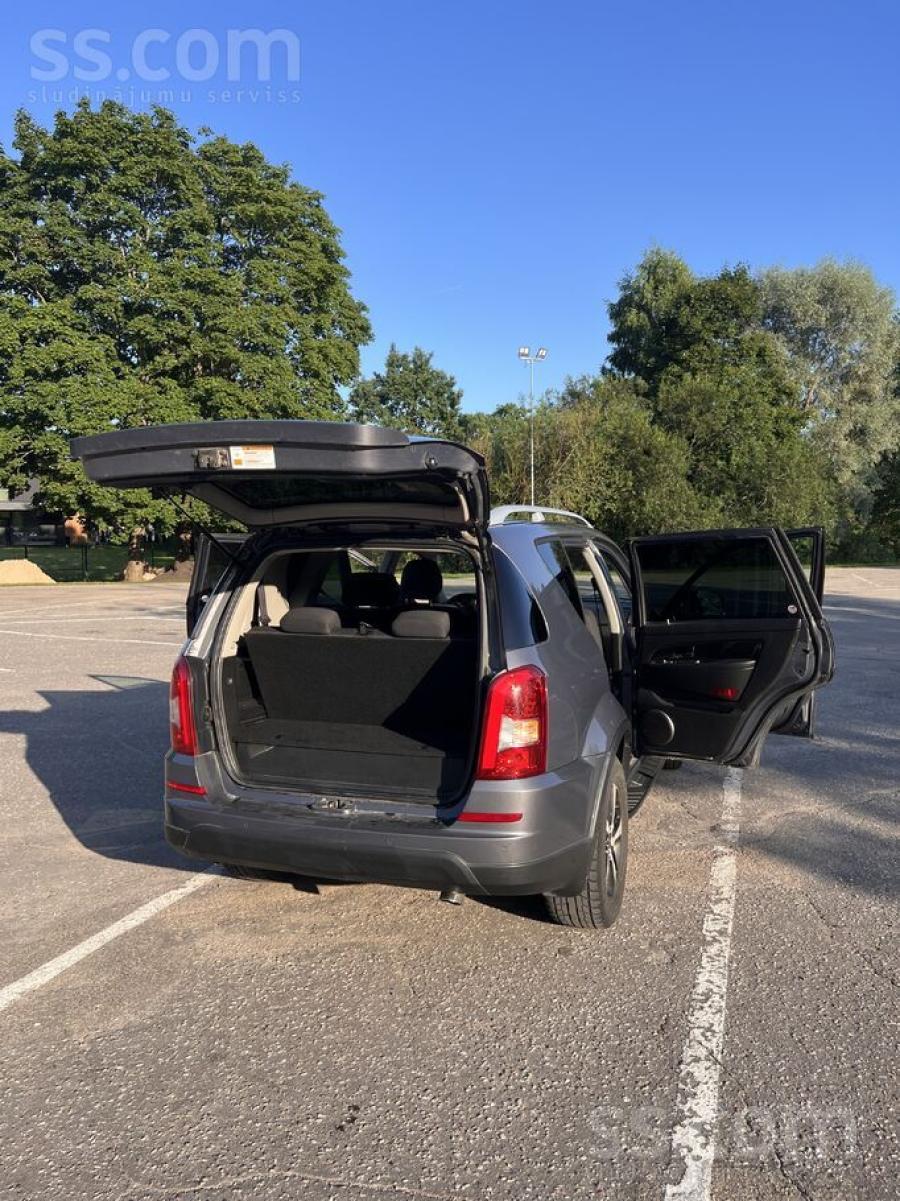 Grey SsangYong Rexton 2016 in Riga, with an engine capacity of 2.00 L and mileage of 16 thousand km for 8000 €, photo 7 on AUTOMOTO.COM.LV