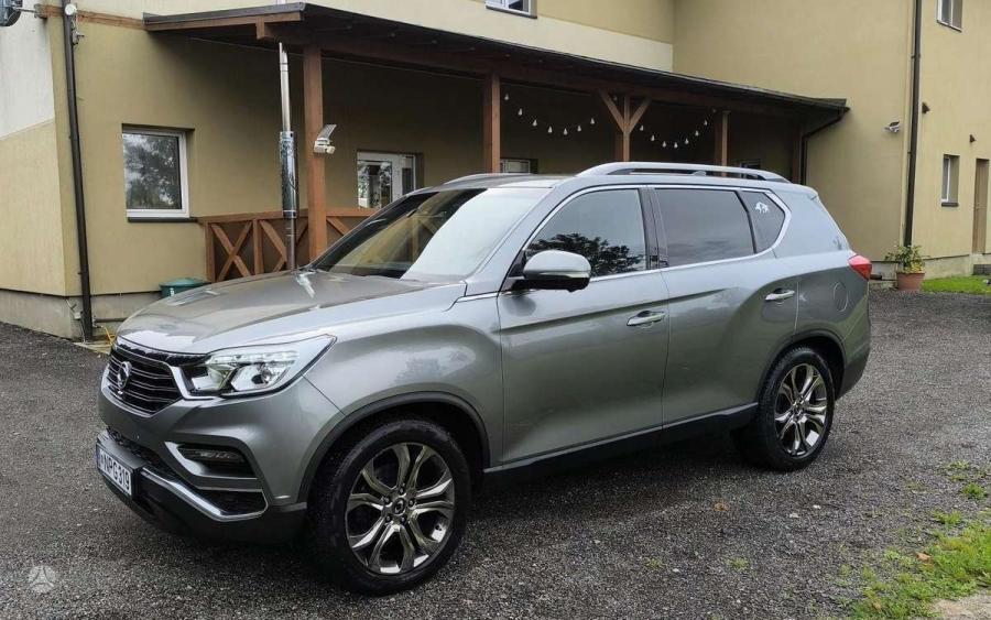 Grey SsangYong Rexton 2017 in Kursenai, with an engine capacity of 2.16 L and mileage of 180 thousand km for 12200 €, photo 1 on AUTOMOTO.COM.LV