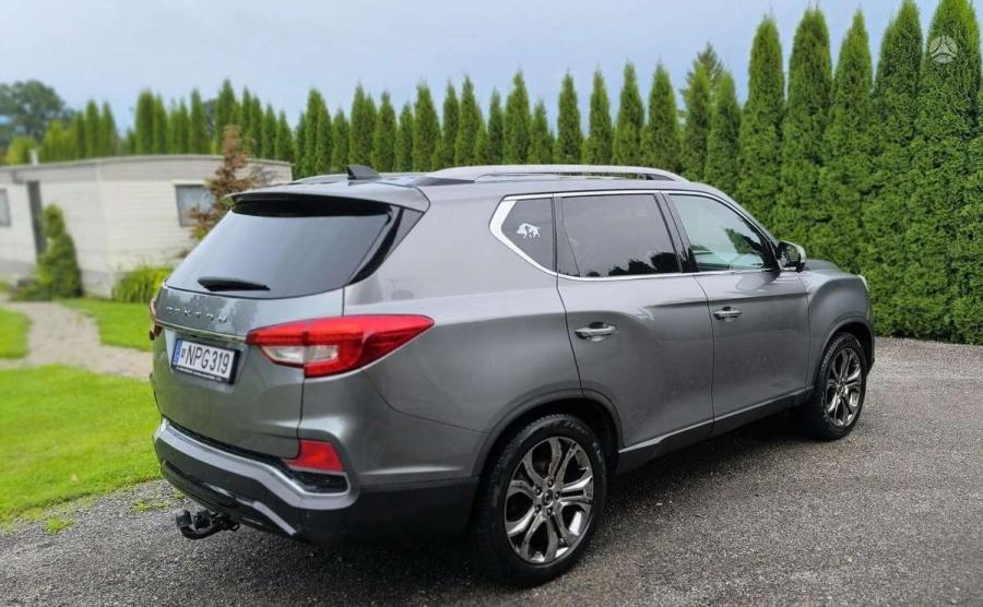 Grey SsangYong Rexton 2017 in Kursenai, with an engine capacity of 2.16 L and mileage of 180 thousand km for 12200 €, photo 6 on AUTOMOTO.COM.LV