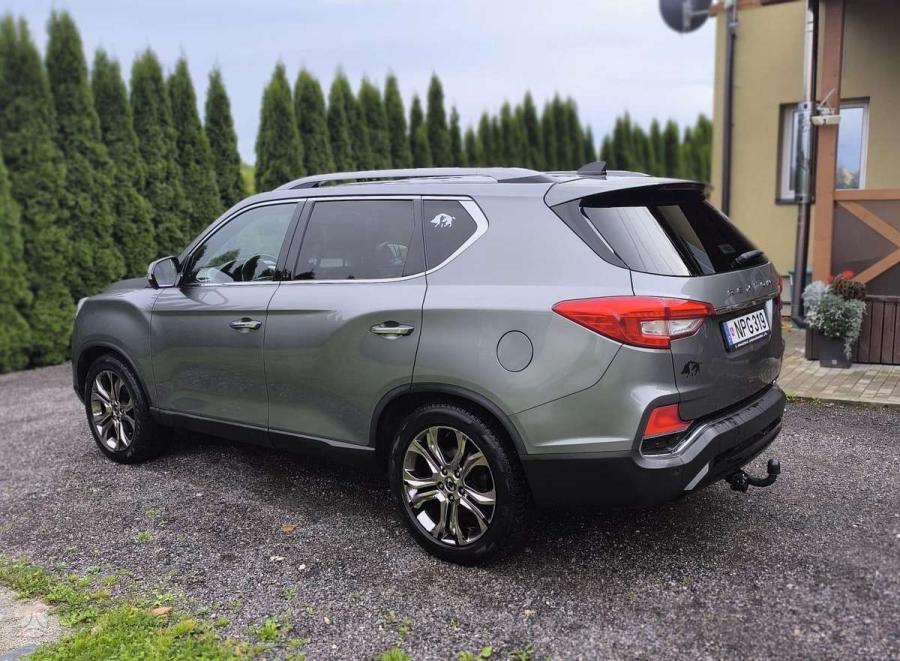Grey SsangYong Rexton 2017 in Kursenai, with an engine capacity of 2.16 L and mileage of 180 thousand km for 12200 €, photo 8 on AUTOMOTO.COM.LV