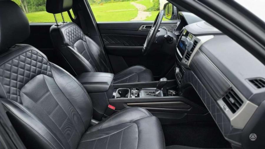 Grey SsangYong Rexton 2017 in Kursenai, with an engine capacity of 2.16 L and mileage of 180 thousand km for 12200 €, photo 20 on AUTOMOTO.COM.LV