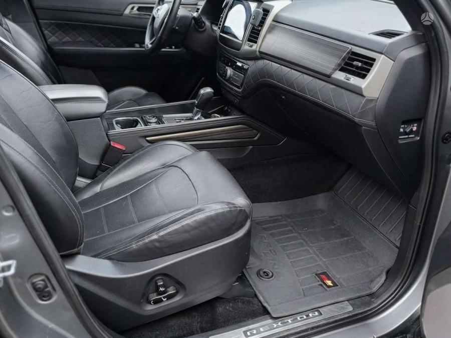 Grey SsangYong Rexton 2017 in Kursenai, with an engine capacity of 2.16 L and mileage of 180 thousand km for 12200 €, photo 21 on AUTOMOTO.COM.LV