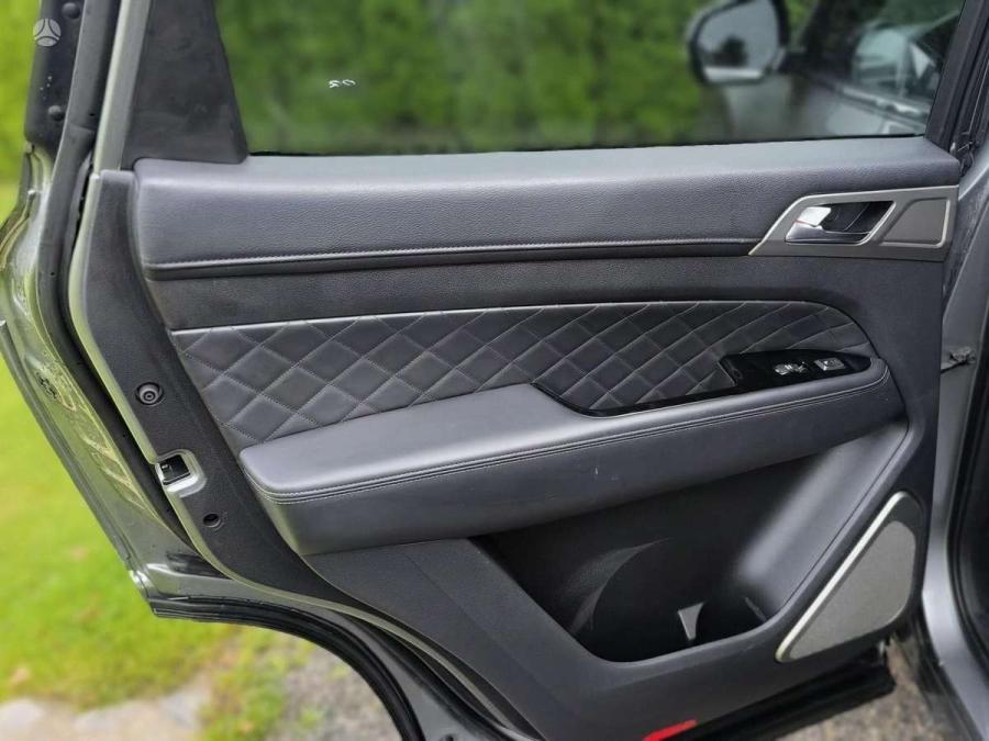 Grey SsangYong Rexton 2017 in Kursenai, with an engine capacity of 2.16 L and mileage of 180 thousand km for 12200 €, photo 24 on AUTOMOTO.COM.LV