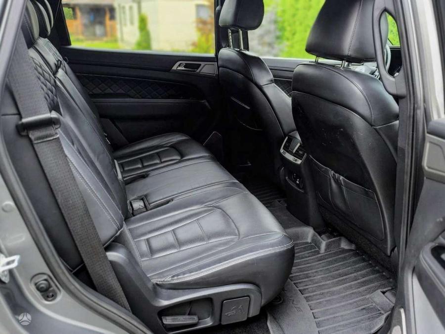 Grey SsangYong Rexton 2017 in Kursenai, with an engine capacity of 2.16 L and mileage of 180 thousand km for 12200 €, photo 26 on AUTOMOTO.COM.LV