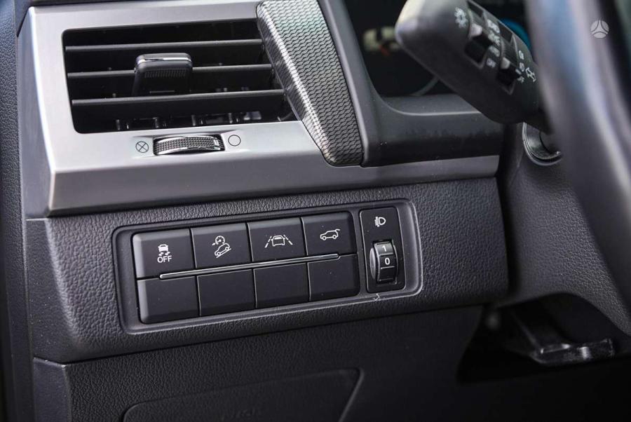 Grey SsangYong Rexton 2021 in Marijampole, with an engine capacity of 2.16 L and mileage of 75 thousand km for 27250 €, photo 30 on AUTOMOTO.COM.LV