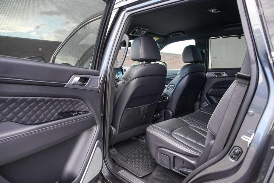 Grey SsangYong Rexton 2021 in Marijampole, with an engine capacity of 2.16 L and mileage of 75 thousand km for 27250 €, photo 34 on AUTOMOTO.COM.LV