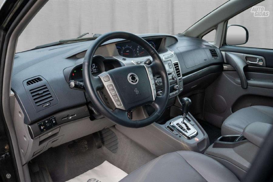 Melns SsangYong Rodius 2013 Marijampole, ar dzinēja tilpumu 2.00 L un nobraukumu 175 tūkst. km par 9250 €, foto 22 vietnē AUTOMOTO.COM.LV