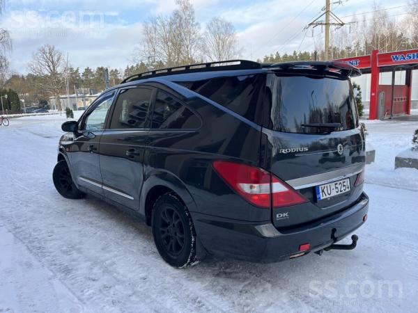 Black SsangYong Rodius 2007 in Riga, with an engine capacity of 2.70 L and mileage of 202 thousand km for 3490 €, photo 5 on AUTOMOTO.COM.LV