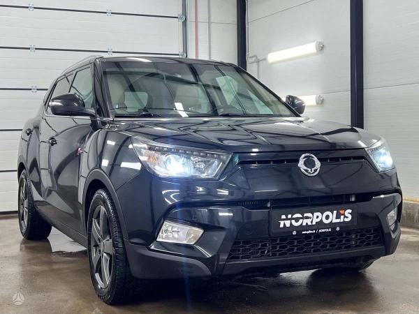 Black SsangYong Tivoli 2016 in Vilnius, with an engine capacity of 1.60 L and mileage of 195 thousand km for 5324 €, photo 3 on AUTOMOTO.COM.LV