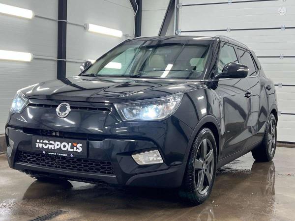 Black SsangYong Tivoli 2016 in Vilnius, with an engine capacity of 1.60 L and mileage of 195 thousand km for 5324 €, photo 4 on AUTOMOTO.COM.LV