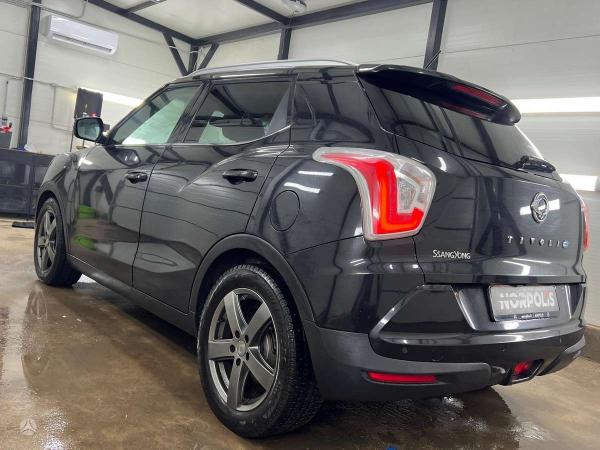 Black SsangYong Tivoli 2016 in Vilnius, with an engine capacity of 1.60 L and mileage of 195 thousand km for 5324 €, photo 8 on AUTOMOTO.COM.LV