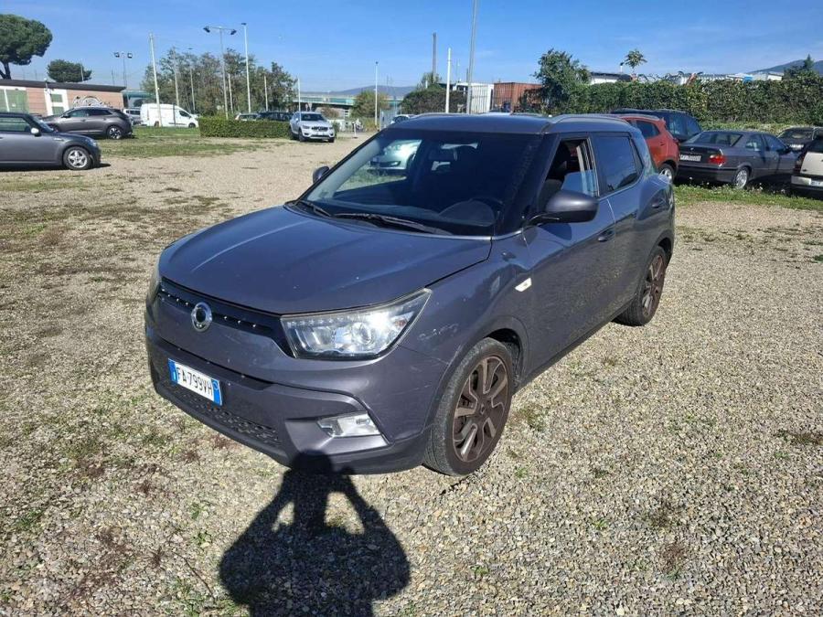 Grey SsangYong Tivoli 2015 in Siauliai, with an engine capacity of 1.60 L and mileage of 200 thousand km for 3750 €, photo 1 on AUTOMOTO.COM.LV