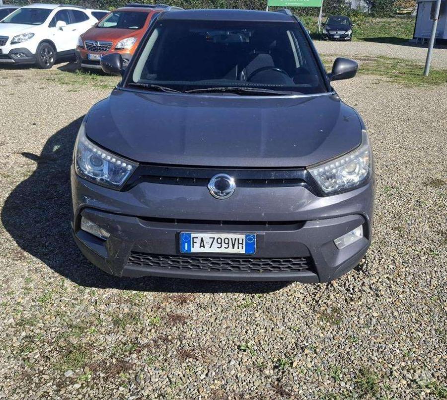 Grey SsangYong Tivoli 2015 in Siauliai, with an engine capacity of 1.60 L and mileage of 200 thousand km for 3750 €, photo 2 on AUTOMOTO.COM.LV