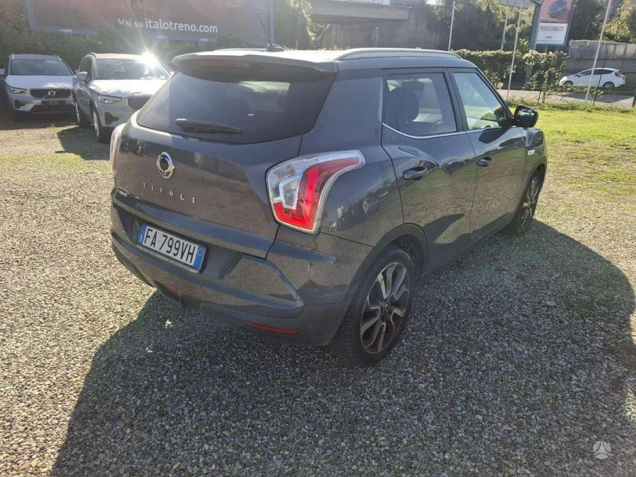 Grey SsangYong Tivoli 2015 in Siauliai, with an engine capacity of 1.60 L and mileage of 200 thousand km for 3750 €, photo 7 on AUTOMOTO.COM.LV