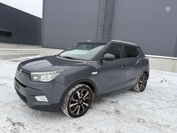 Grey SsangYong Tivoli 2015 in Siauliai, with an engine capacity of 1.60 L and mileage of 200 thousand km for 3750 €, photo 1 on AUTOMOTO.COM.LV