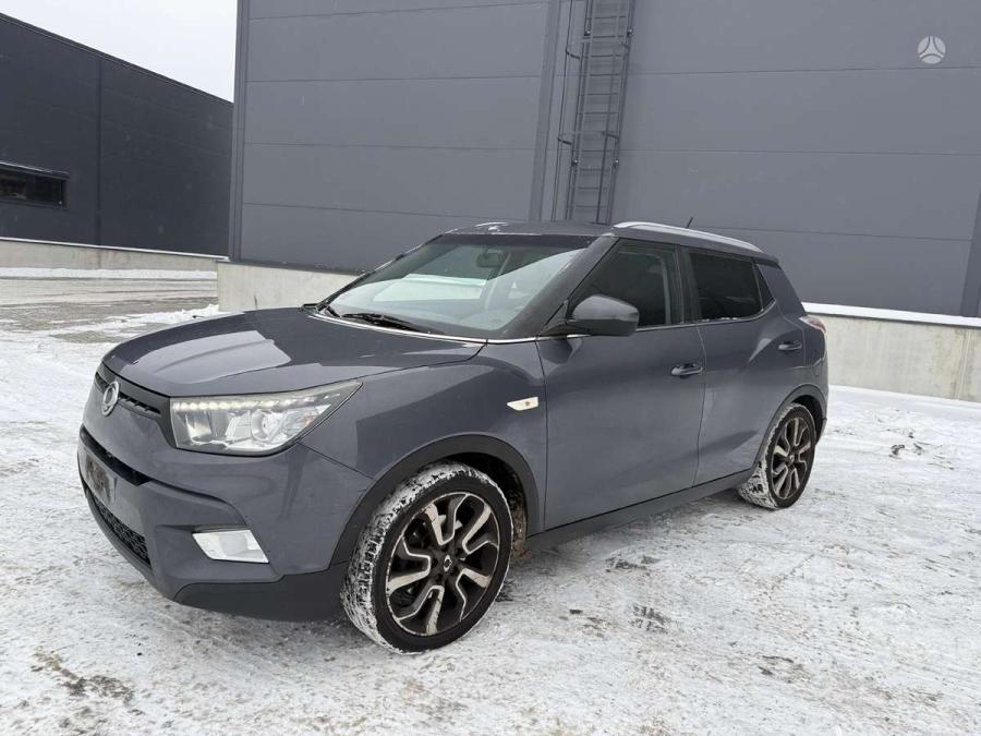 Pelēks SsangYong Tivoli 2015 Šauļi, ar dzinēja tilpumu 1.60 L un nobraukumu 200 tūkst. km par 3750 €, foto 1 vietnē AUTOMOTO.COM.LV