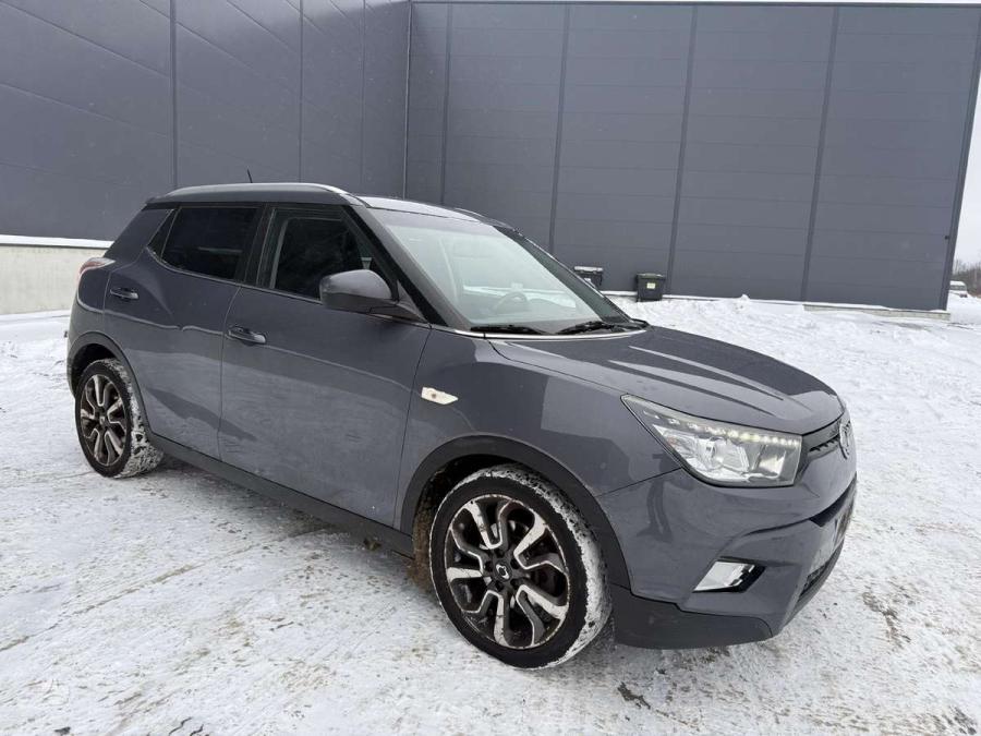 Pelēks SsangYong Tivoli 2015 Šauļi, ar dzinēja tilpumu 1.60 L un nobraukumu 200 tūkst. km par 3750 €, foto 3 vietnē AUTOMOTO.COM.LV
